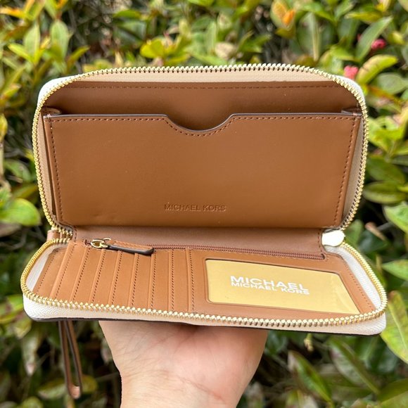 Michael Kors | Bags | Michael Kors Jet Set Travel Multifunction Large ...